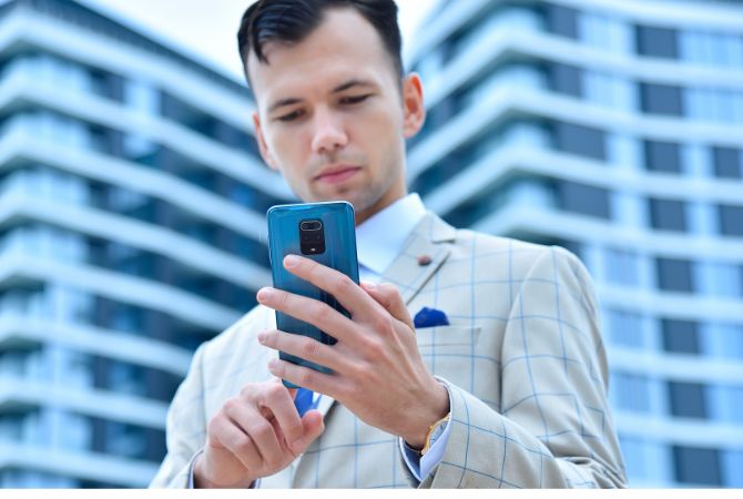 Mid-Cap Stocks Explained (2025): Benefits and Risks